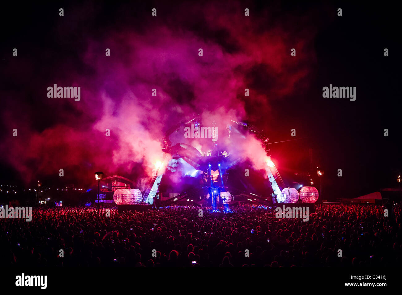 The Arcadia Spectacular huge mechanical spider at the Glastonbury ...