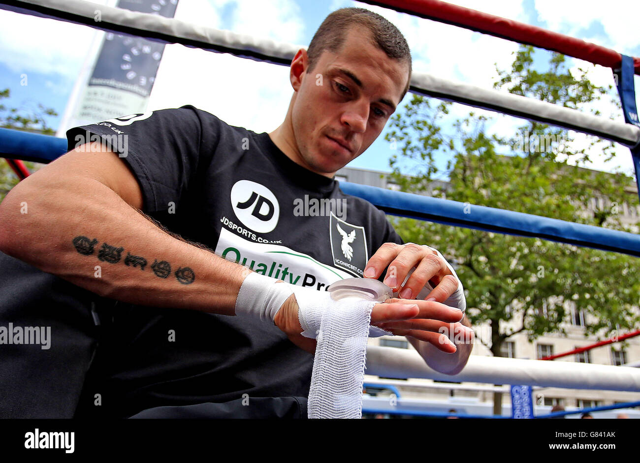 Boxing scott quigg and anthony crolla public work outs piccadilly ...