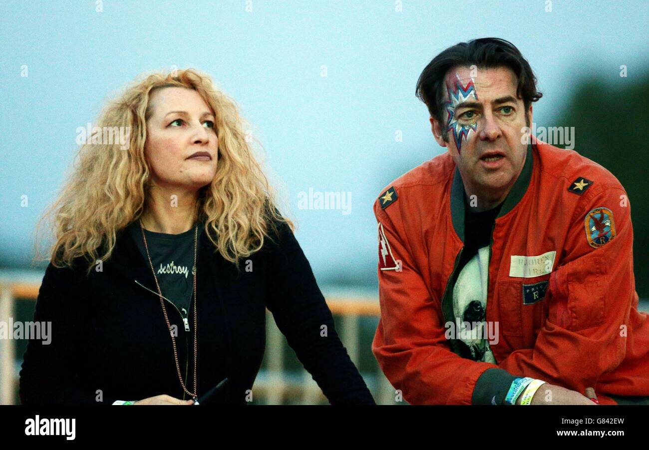 Jonathan ross wife jane goldman glastonbury festival hi-res stock ...