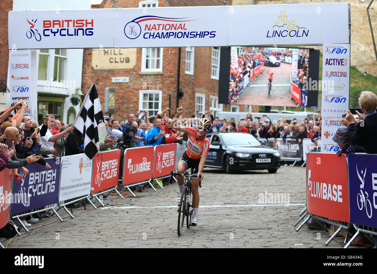 Boels-Dolmans Elizabeth Armitstead crosses the finish line to win the ...