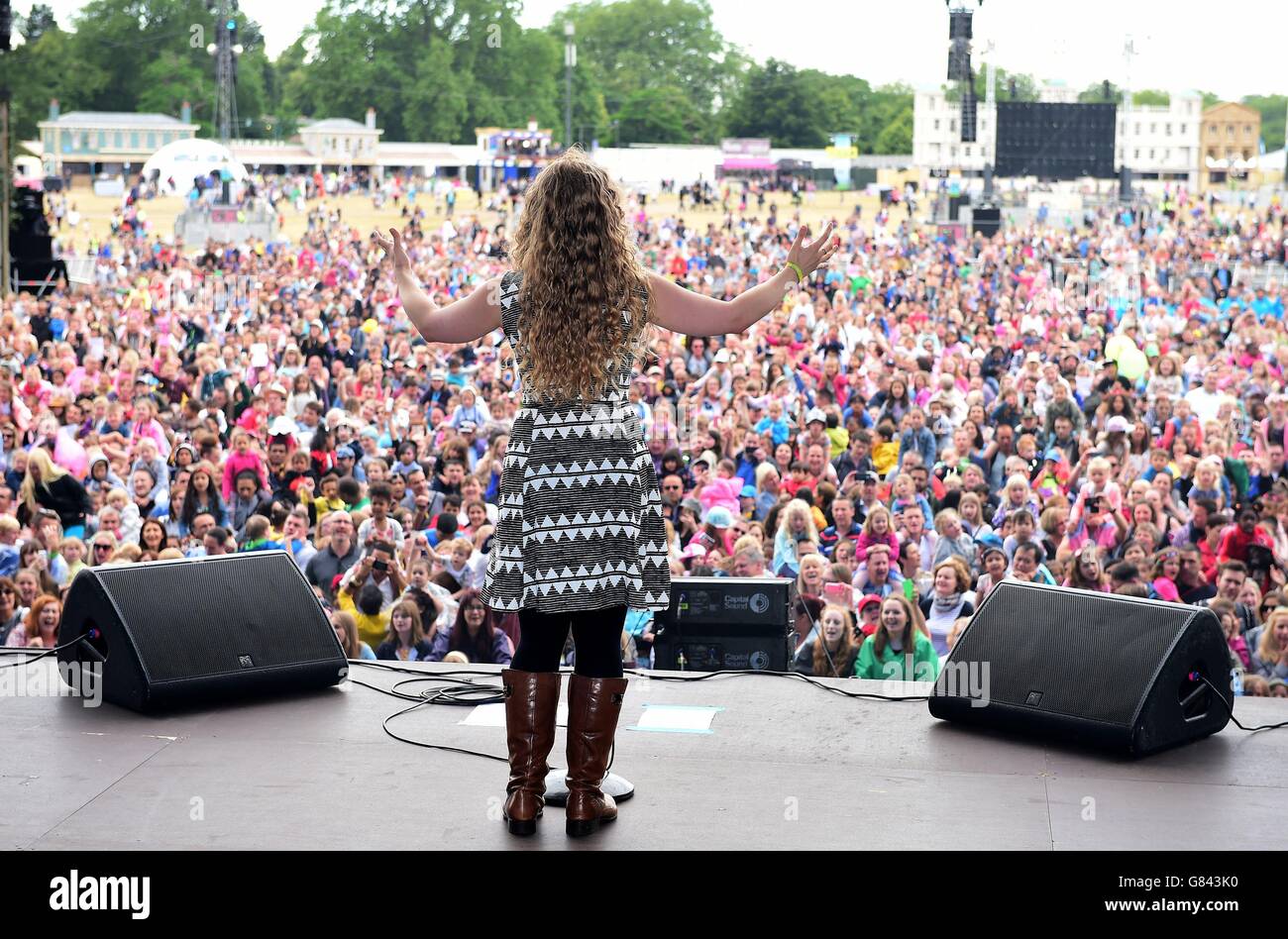 Carrie Fletcher leads the audience as they beat the Guiness Book of ...