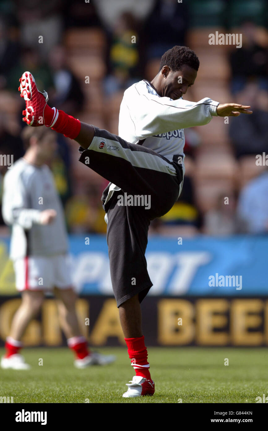 Charlton Athletic's Jason Euell during the pre match warm up Stock ...