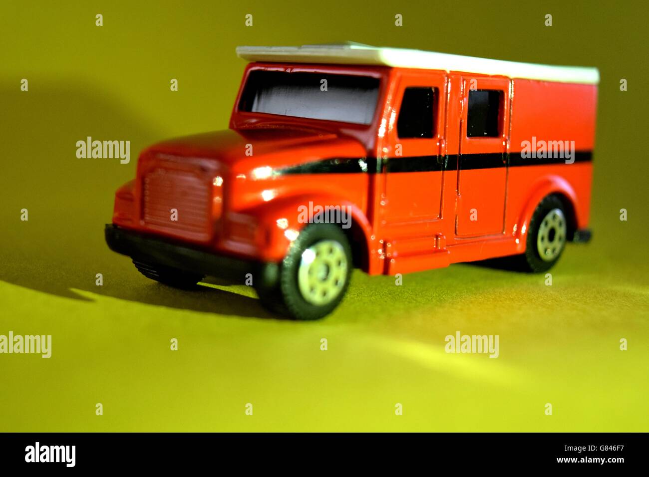 Toy model double decker bus hi-res stock photography and images - Alamy