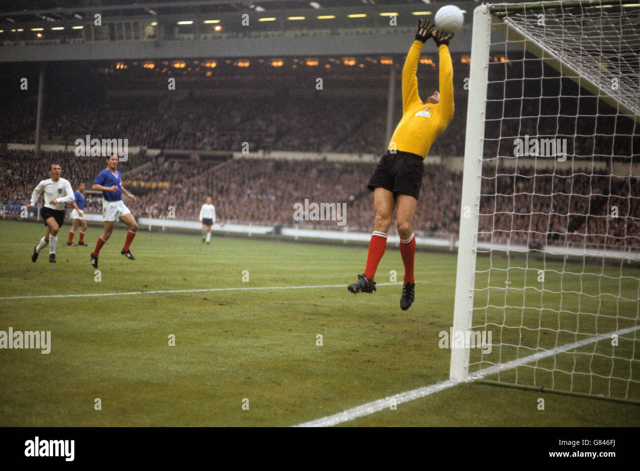 Soccer - FIFA World Cup England 1966 - Group One - England v France ...