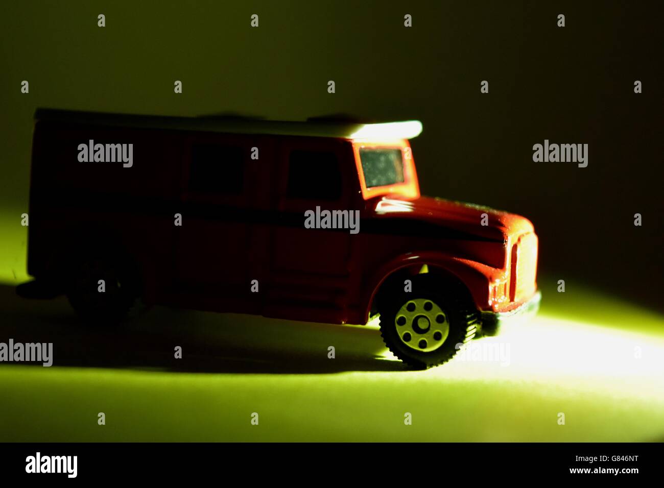 Plain background hi-res stock photography and images - Alamy