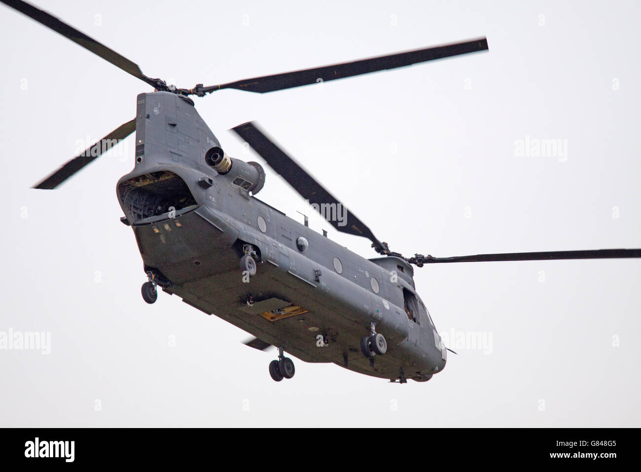 Apache helicopters in flight hi-res stock photography and images - Alamy