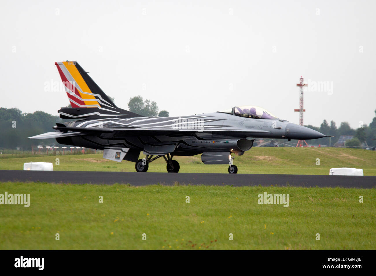 Belgian airforce f 16 jet fighter hi-res stock photography and images ...