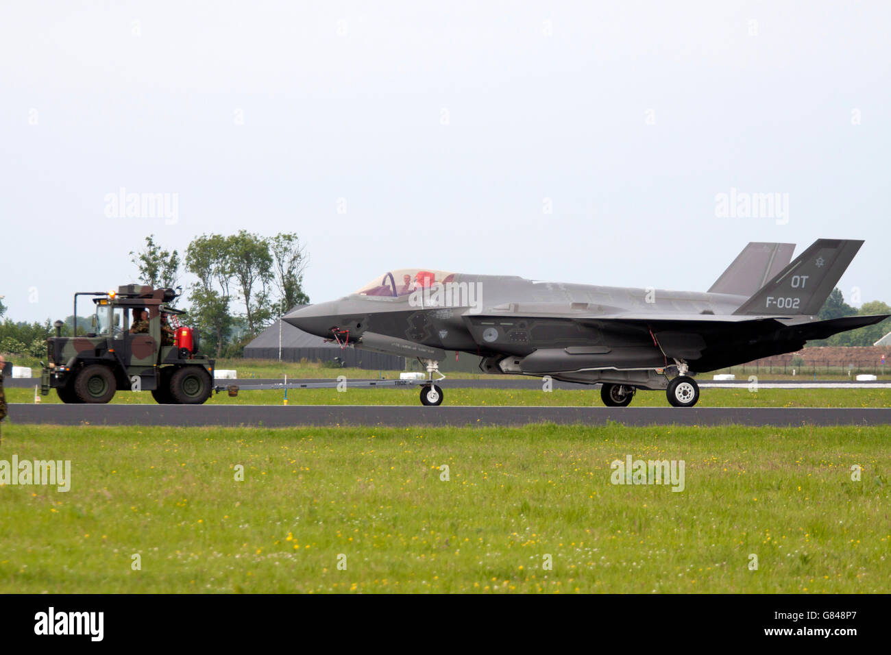 LEEUWARDEN, NETHERLANDS - JUNI 11 2016: F 35 joint Straight fighter is ...