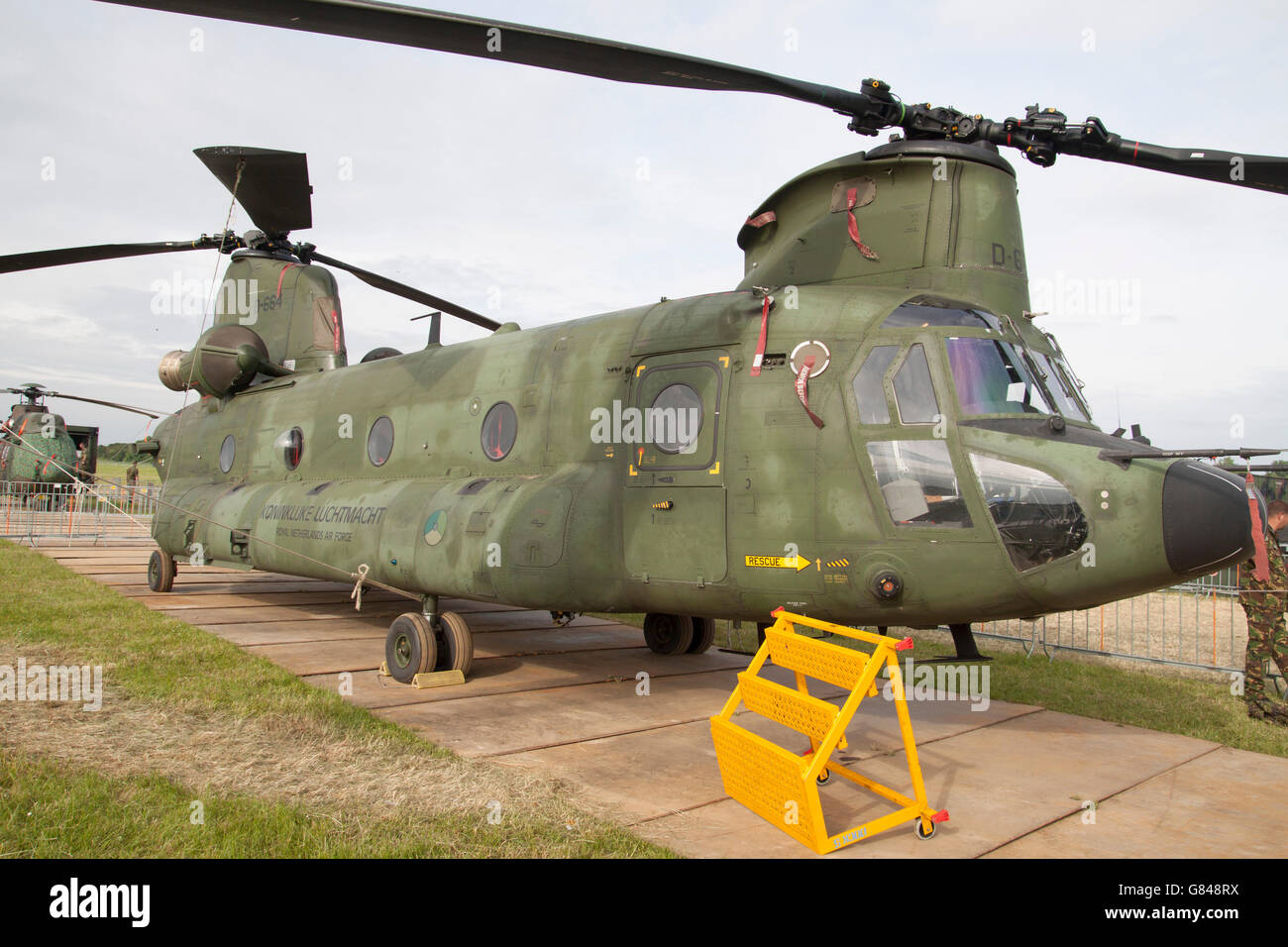 Ch 47 chinook isolated hi-res stock photography and images - Alamy
