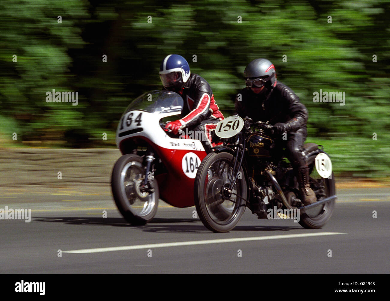 A Rudge TT Replica 500cc races against a BSA Rocket 3 Racer at the Isle ...
