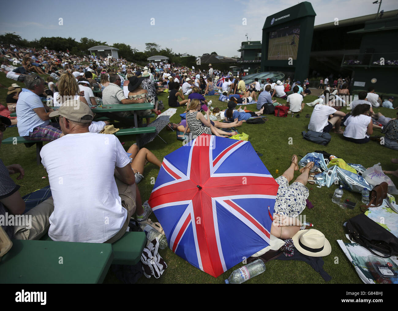 Wimbledon spectators murray mount hi-res stock photography and images ...