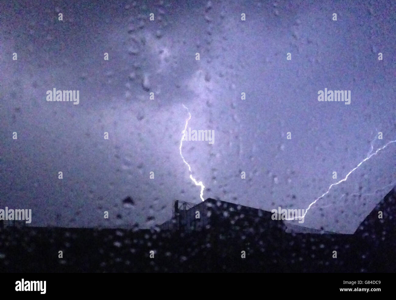 Lightning flashes over central London, as spectacular lightning lit up ...