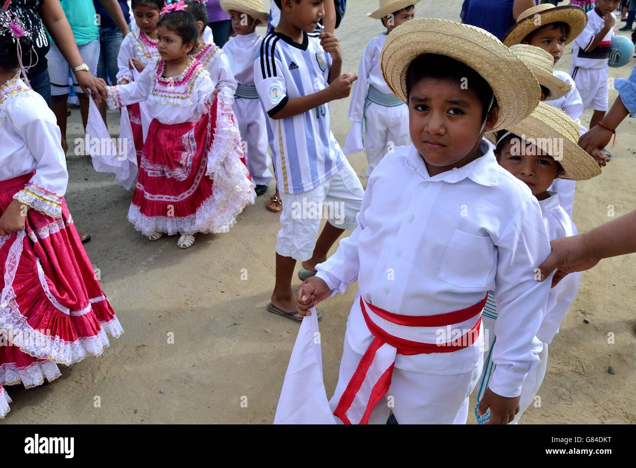 Marinera dancers peru hi-res stock photography and images - Alamy