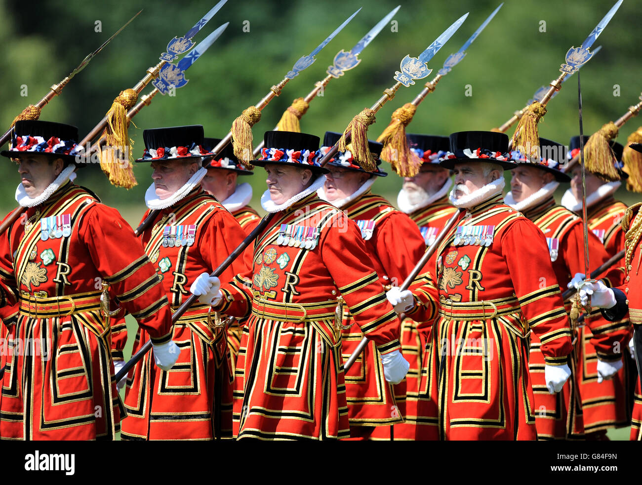 The queens body guard of the yeomen of the guard hi-res stock photography and images - Alamy