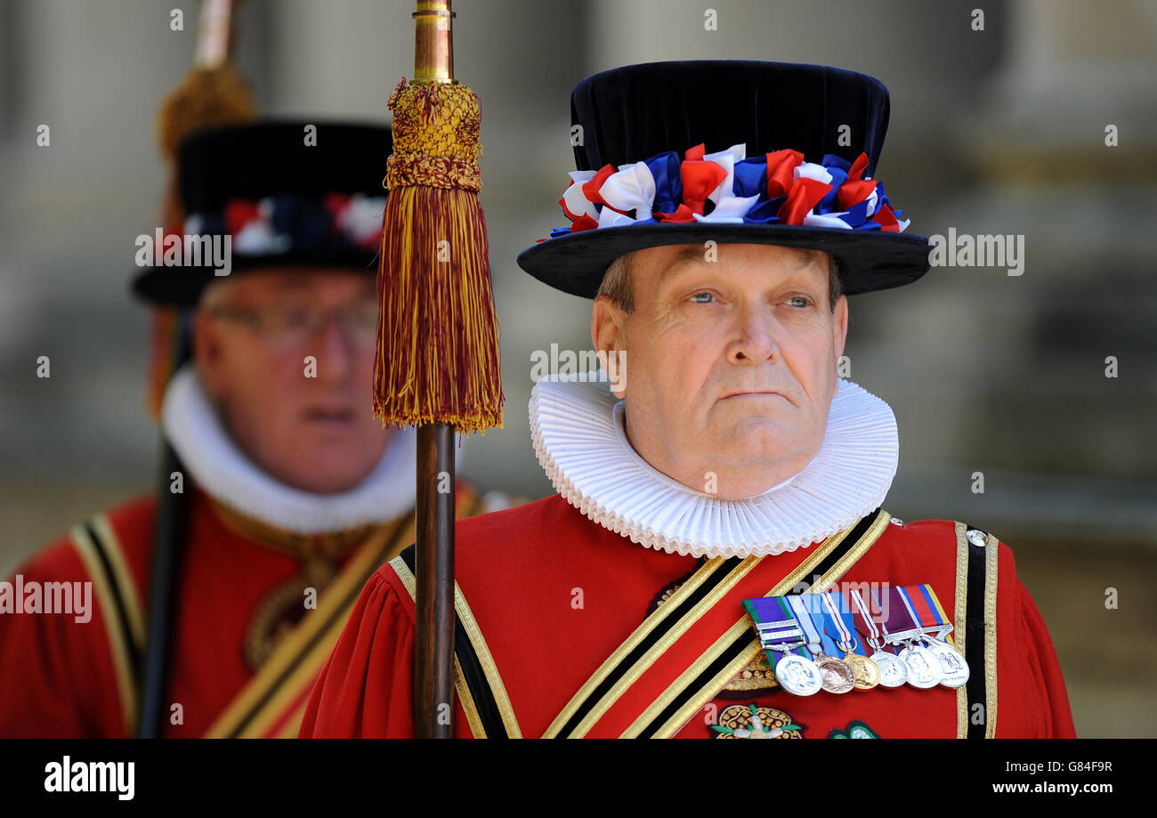The queens body guard of the yeomen of the guard hi-res stock ...