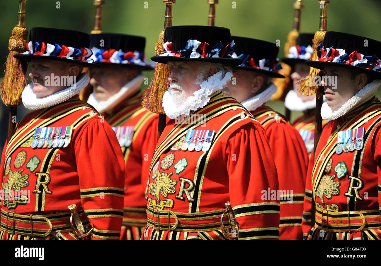 Members of the yeoman of the guard hi-res stock photography and images - Alamy