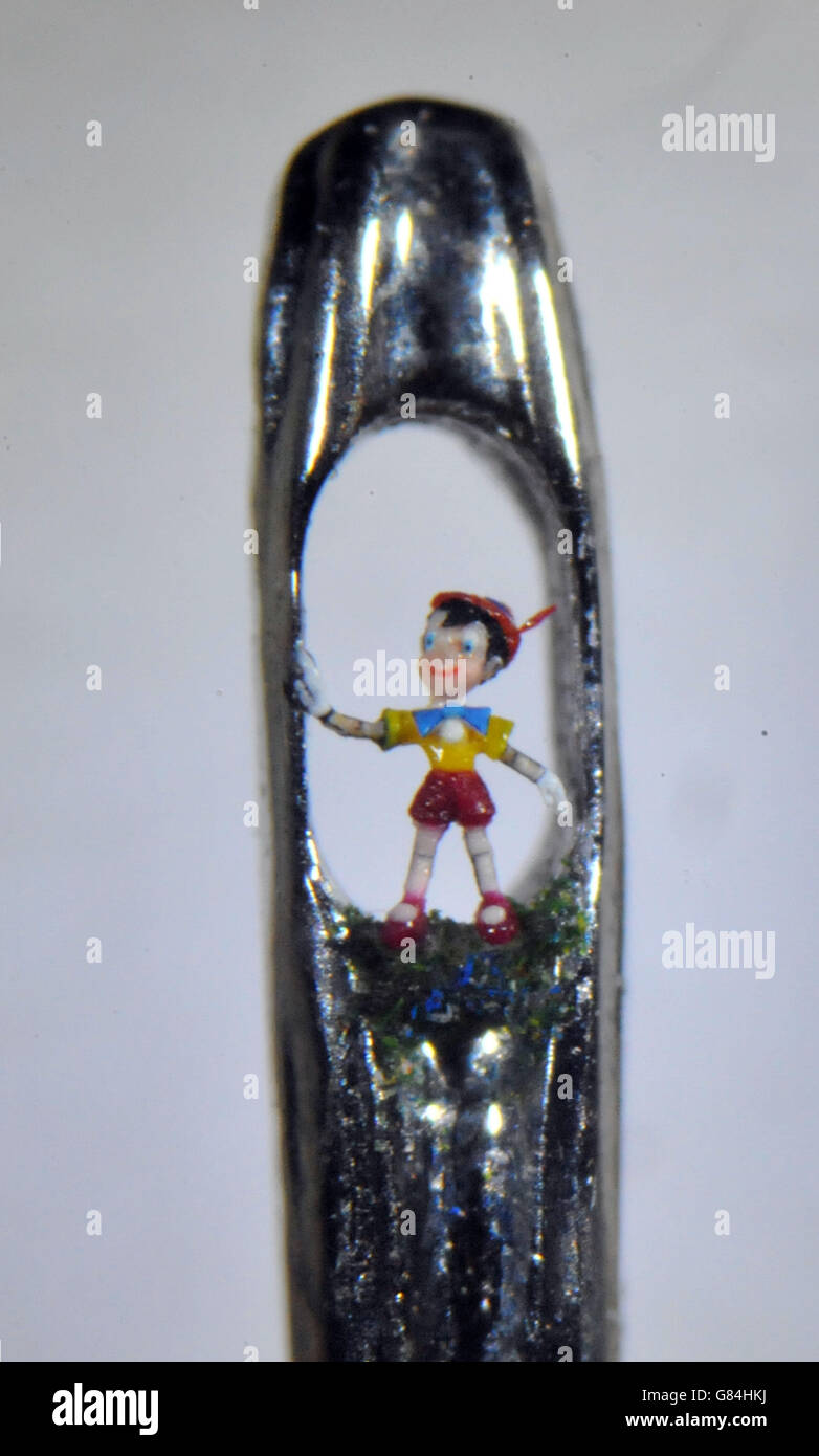 Willard Wigan micro-sculptures exhibition Stock Photo - Alamy