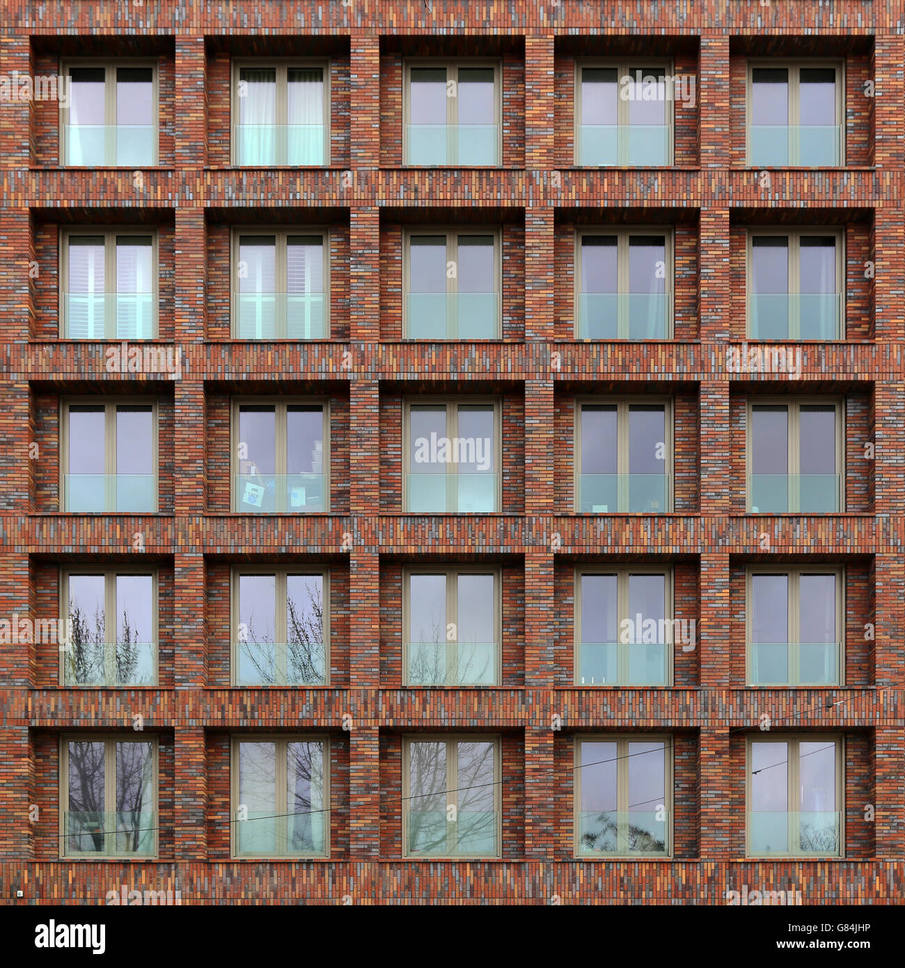Rows of windows hi-res stock photography and images - Alamy