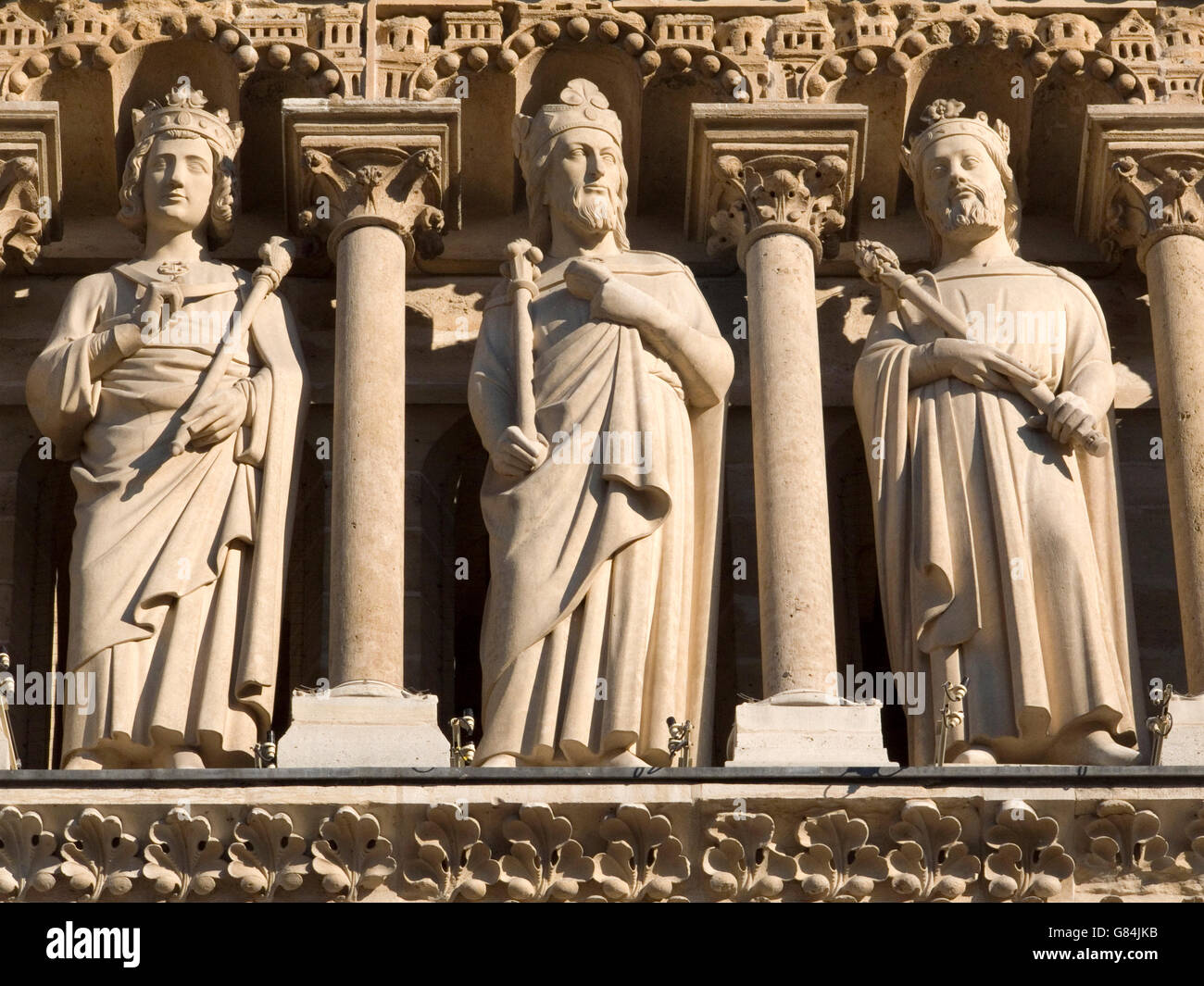 Statues along facade of Notre Dame cathedral, Paris, France Stock Photo ...