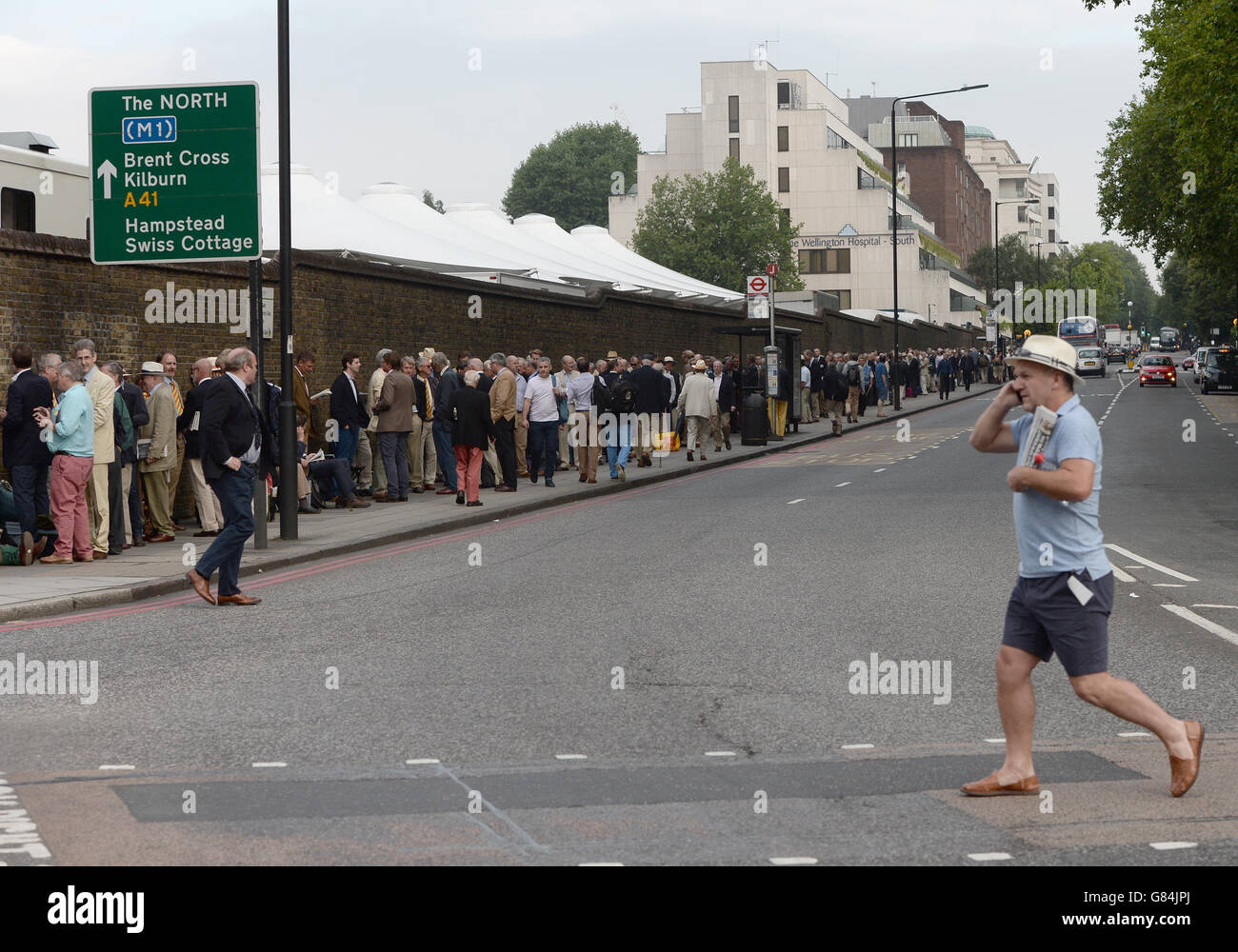 Mcc members queue hi-res stock photography and images - Alamy