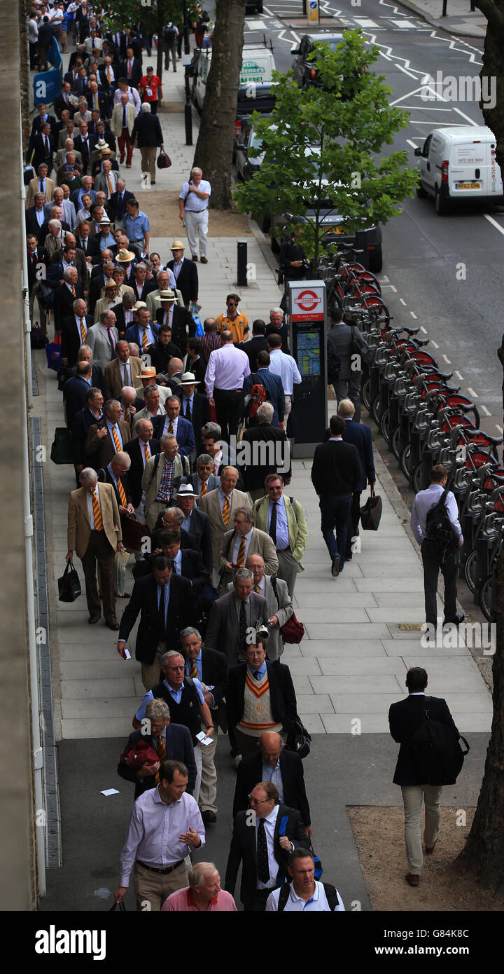 Cricket lord's mcc members hi-res stock photography and images - Alamy