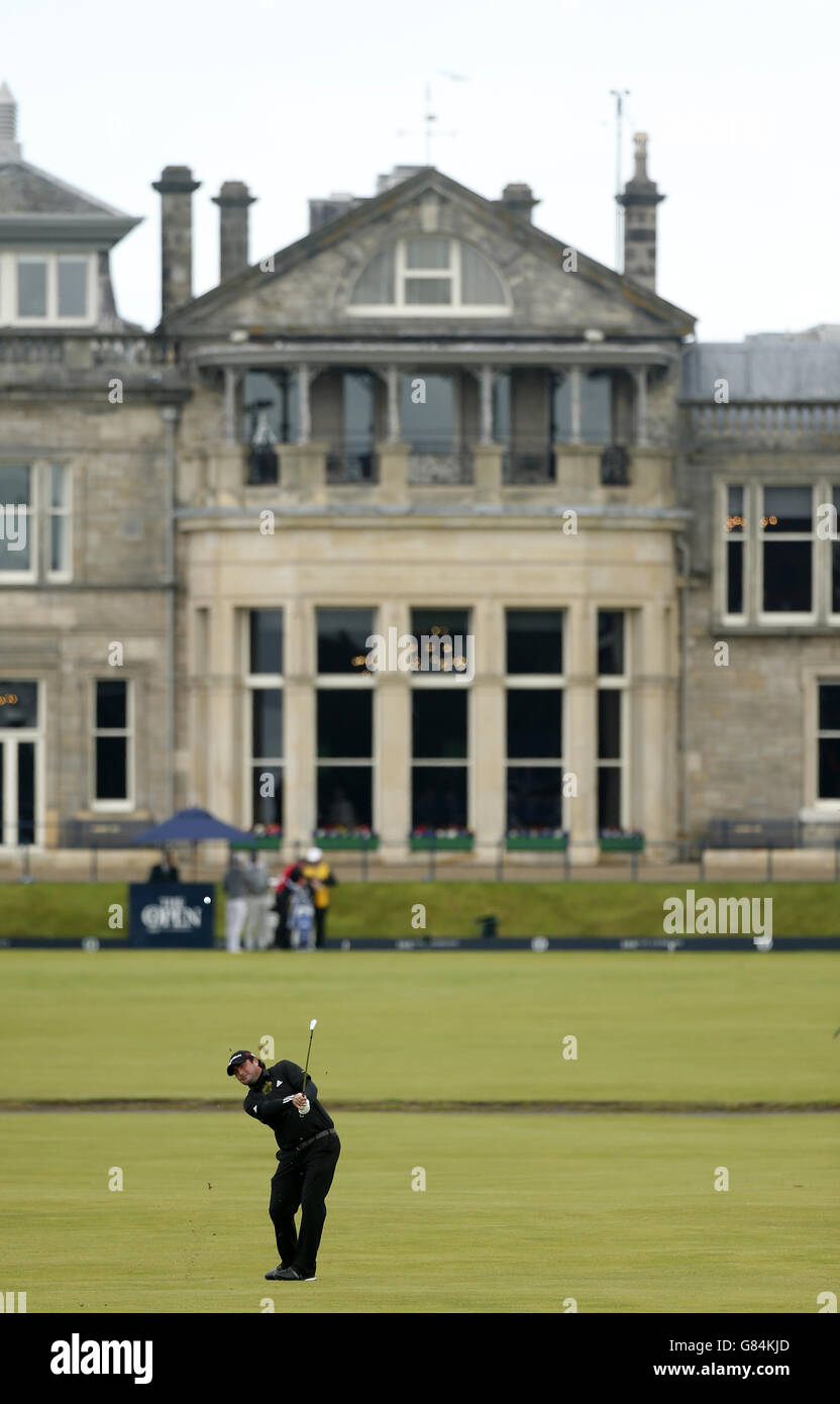 Australia's Steven Bowditch chips off the 1st fairway during day four ...