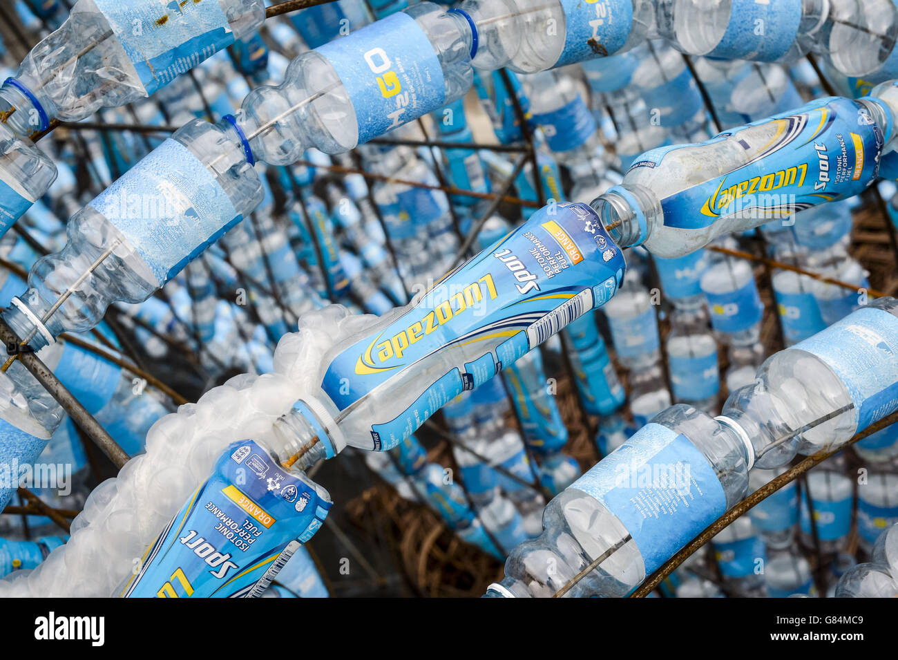 Sculptures made from plastic bottles hi-res stock photography and ...