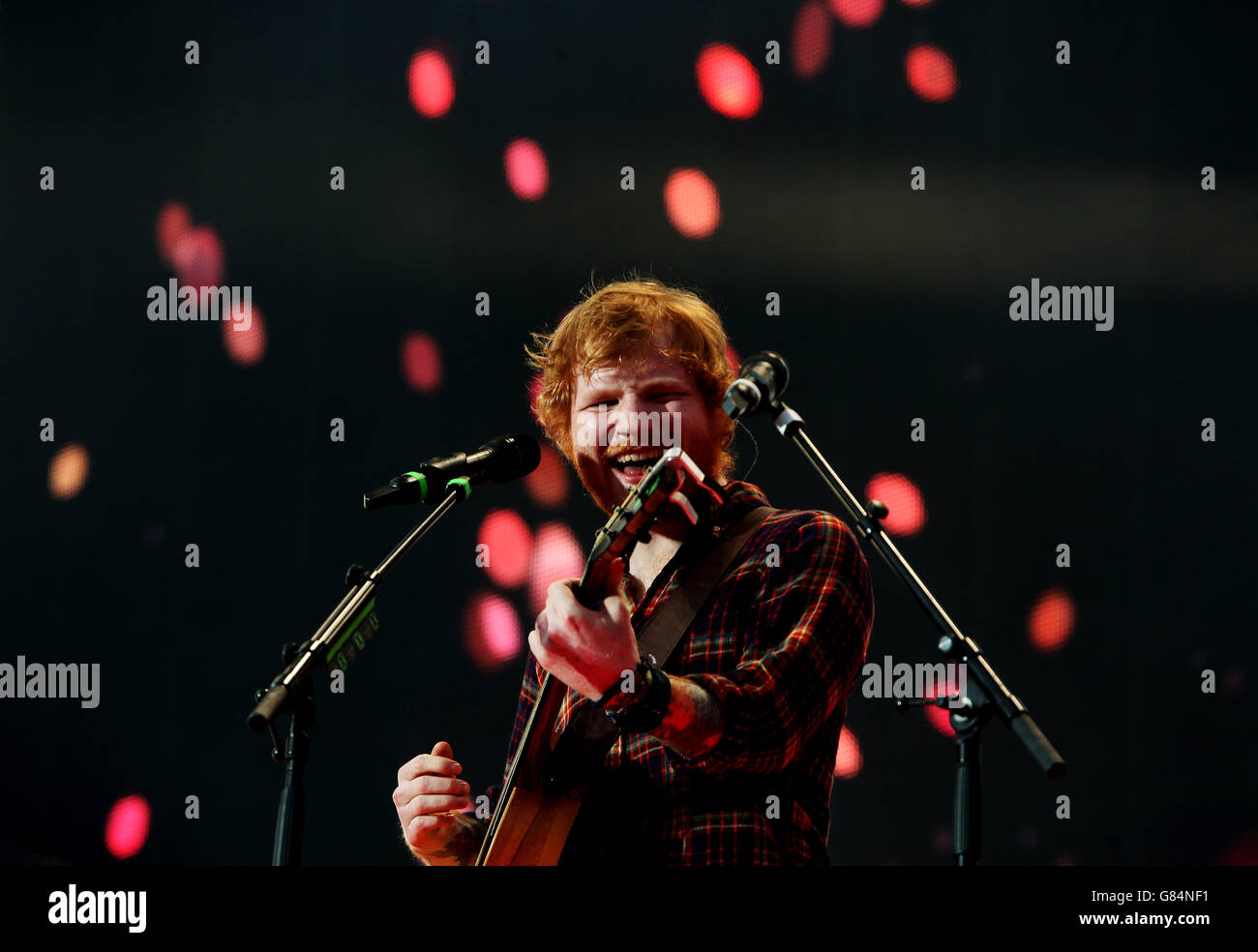 Ed sheeran concert hi-res stock photography and images - Alamy