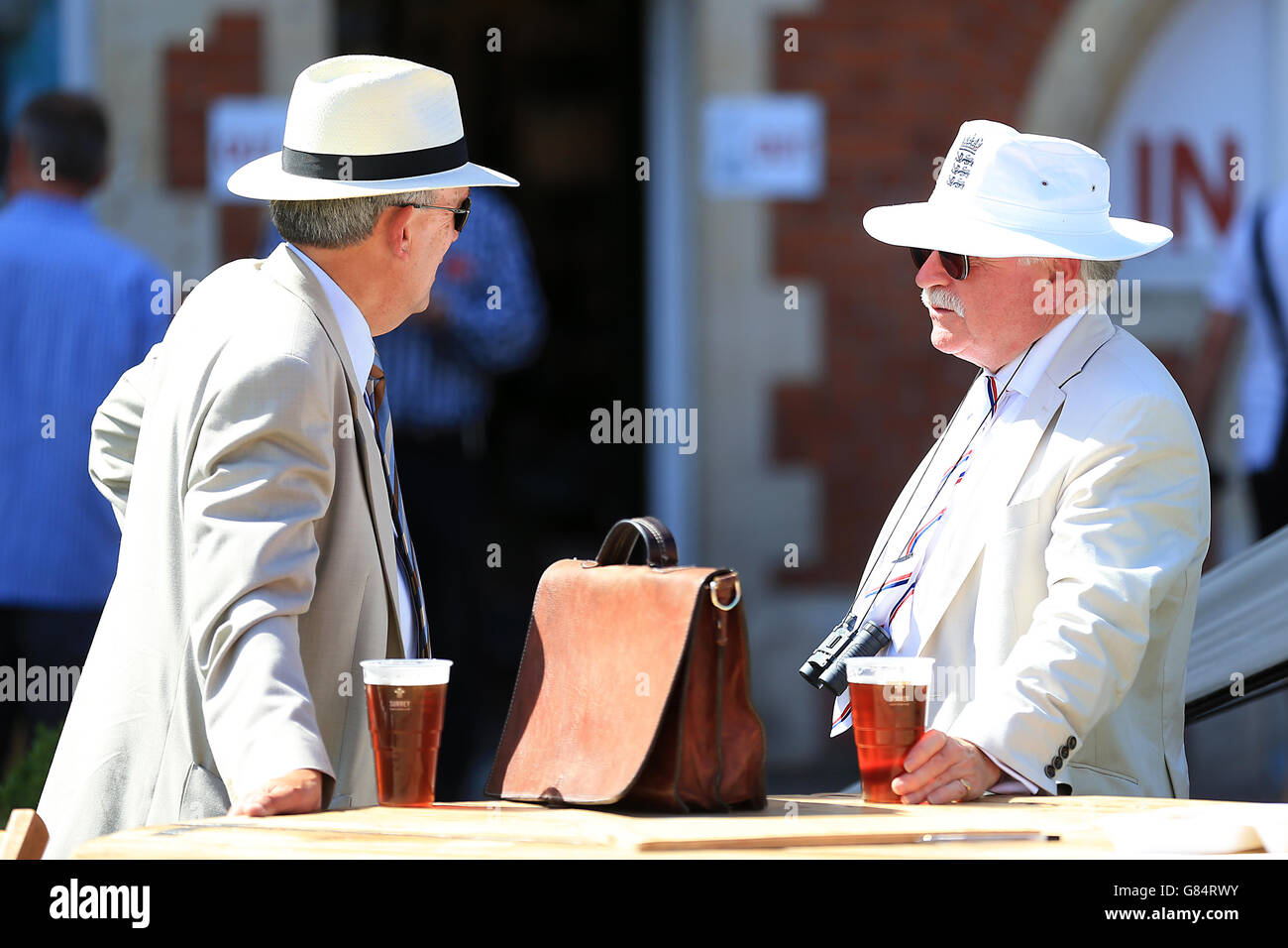 Cricket fans beers hi-res stock photography and images - Alamy