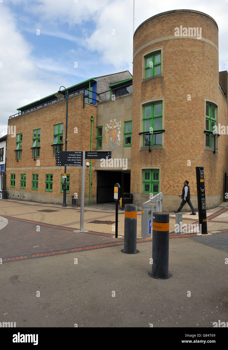 News courts luton hi-res stock photography and images - Alamy