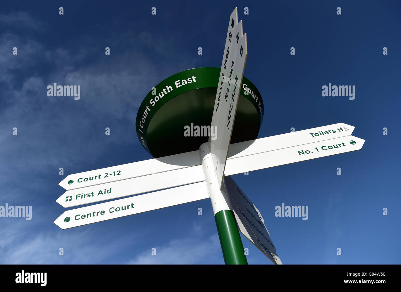 Wimbledon signage at the all england lawn tennis croquet club hi-res ...