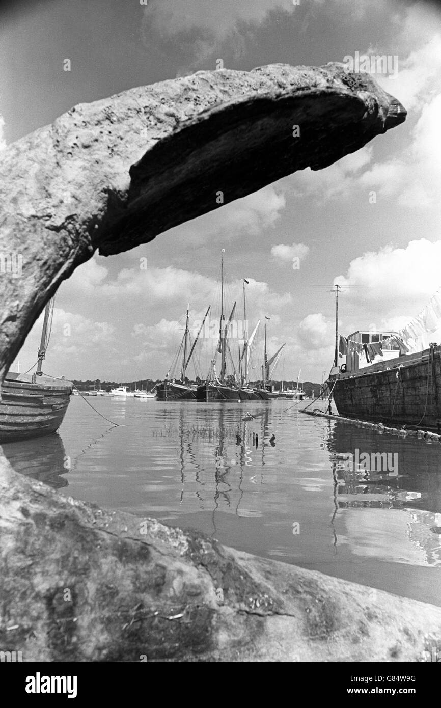Pin mill harbour hi-res stock photography and images - Alamy