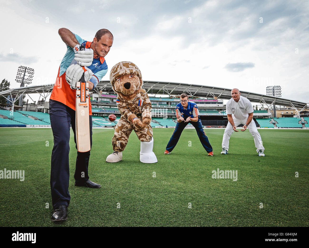 Help for Heroes XI Captain Andrew Strauss, Hero the Bear, England ...