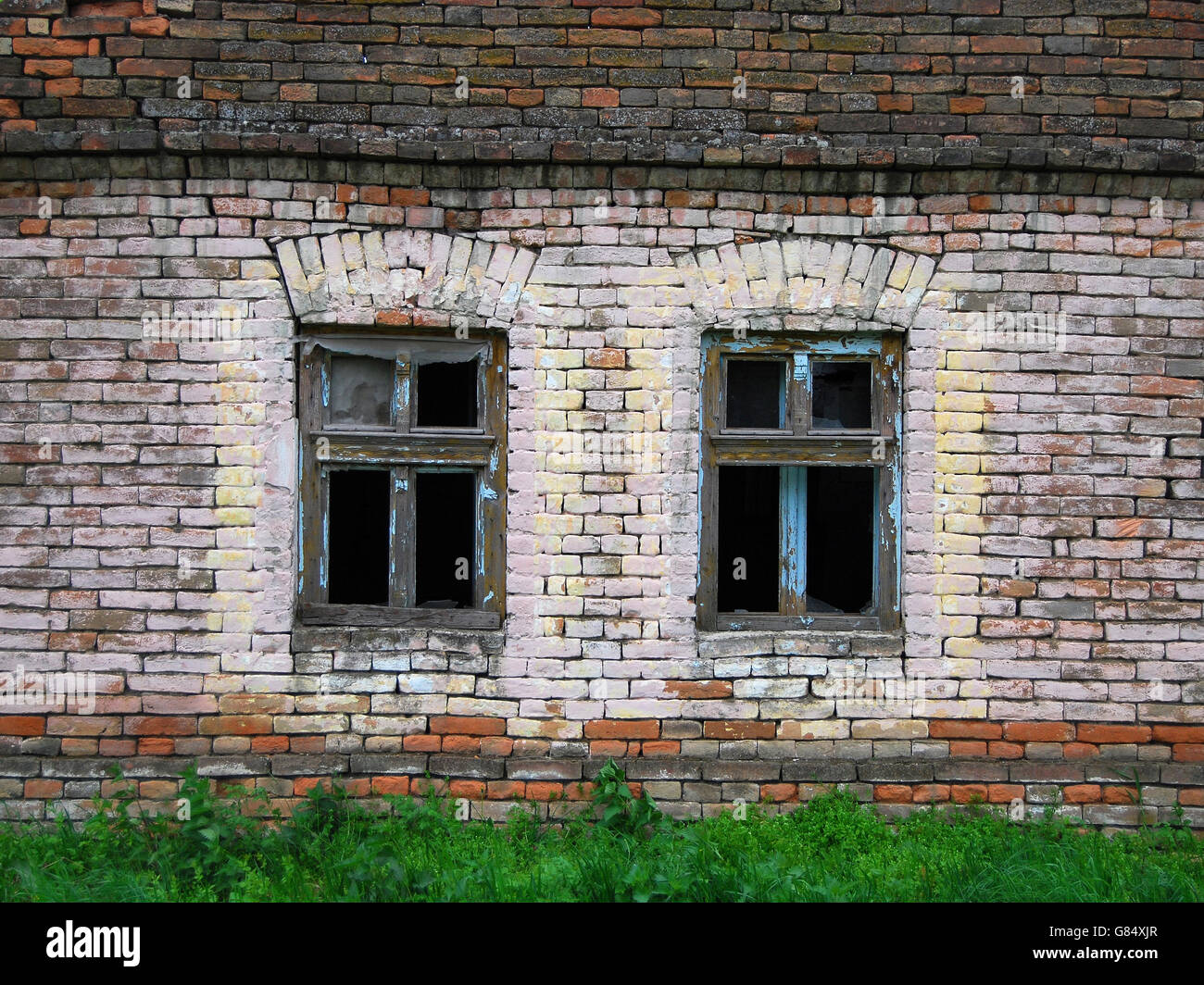Two windows background brick wall hi-res stock photography and images ...