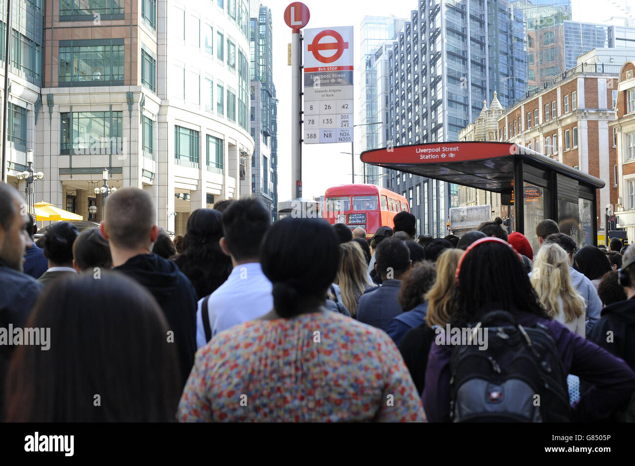 People queue buses outside liverpool street station hi-res stock ...