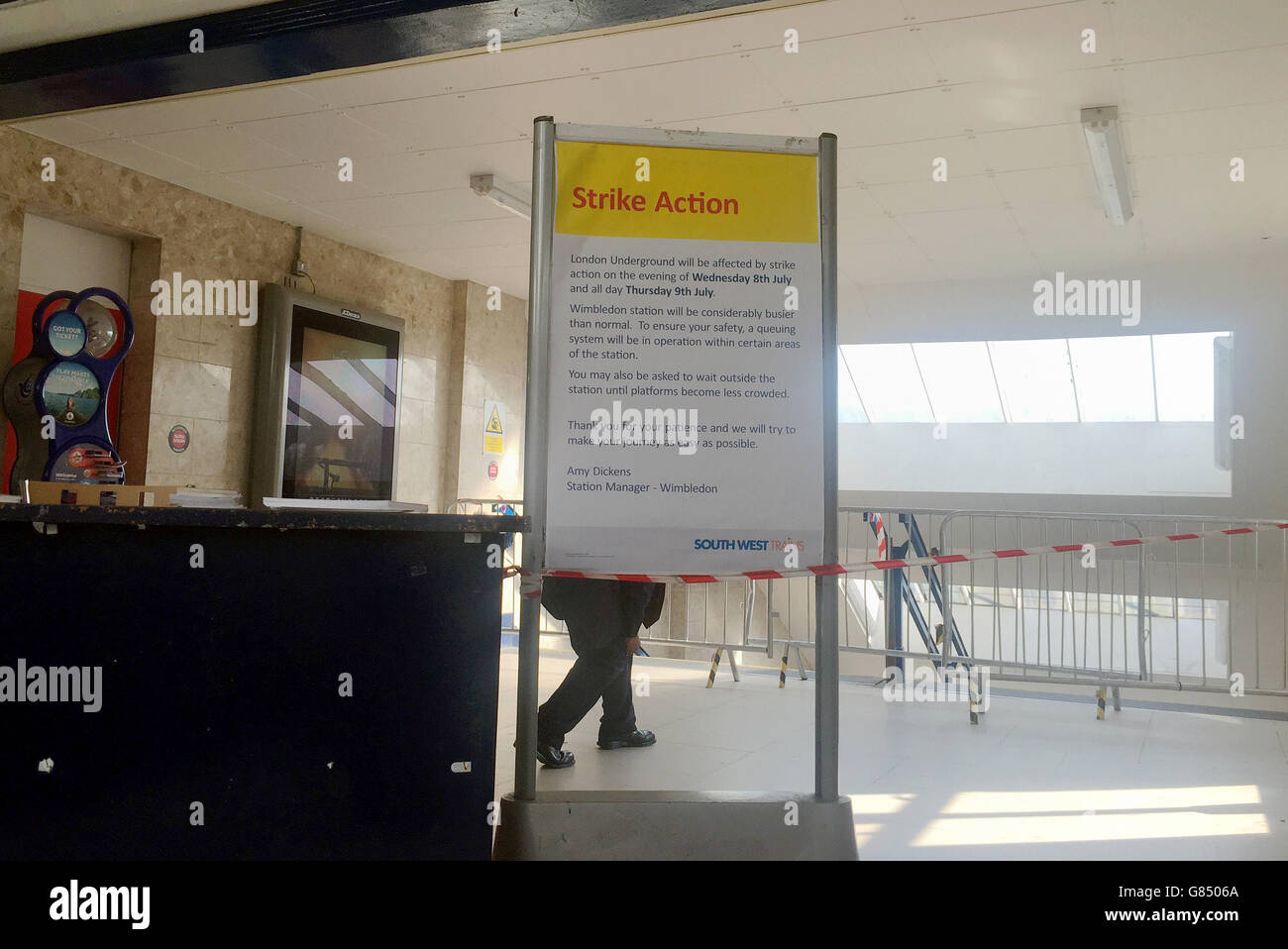 Wimbledon tube sign hi-res stock photography and images - Alamy