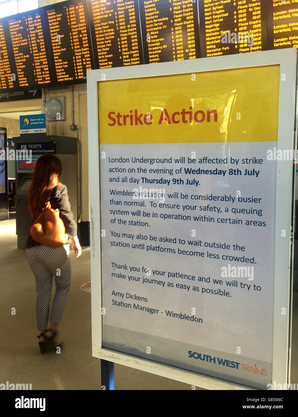 Wimbledon tube sign hi-res stock photography and images - Alamy