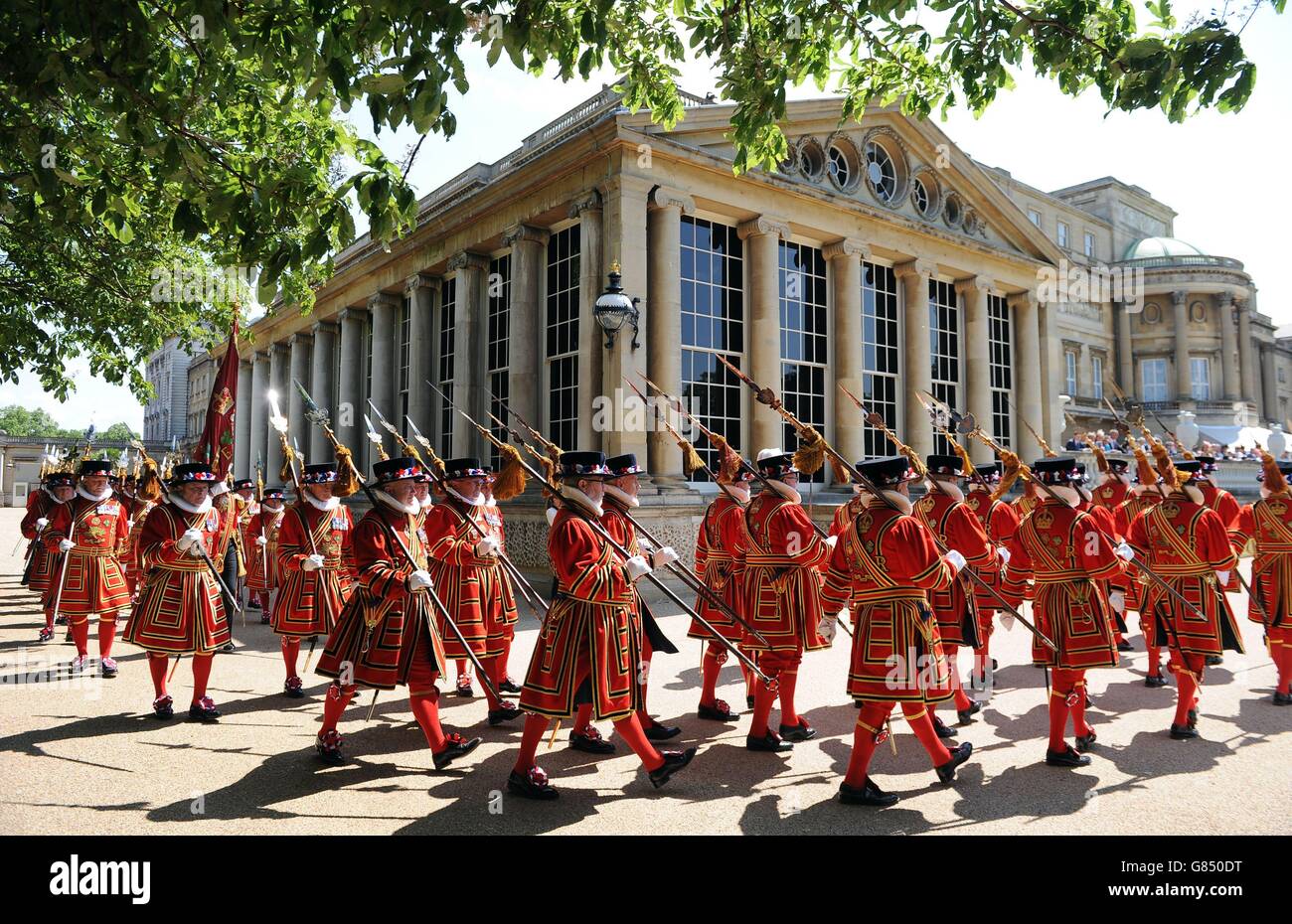 The Queens Body Guard Of The Yeomen Of The Guard Stock Photos & The ...