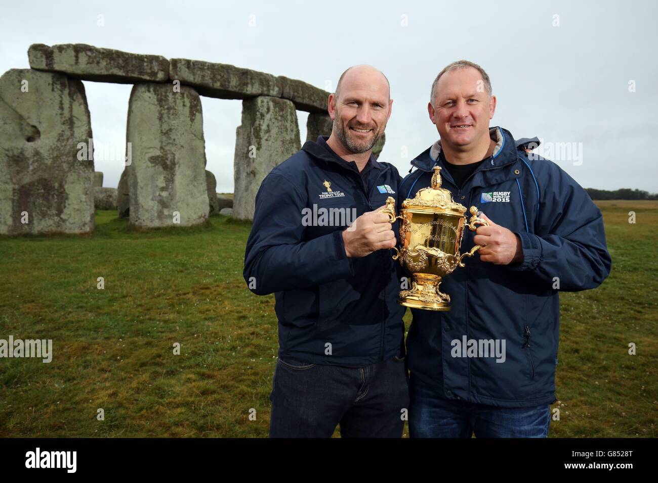 Rugby World Cup 2003 winners Lawrence Dallaglio and Richard Hill hold ...