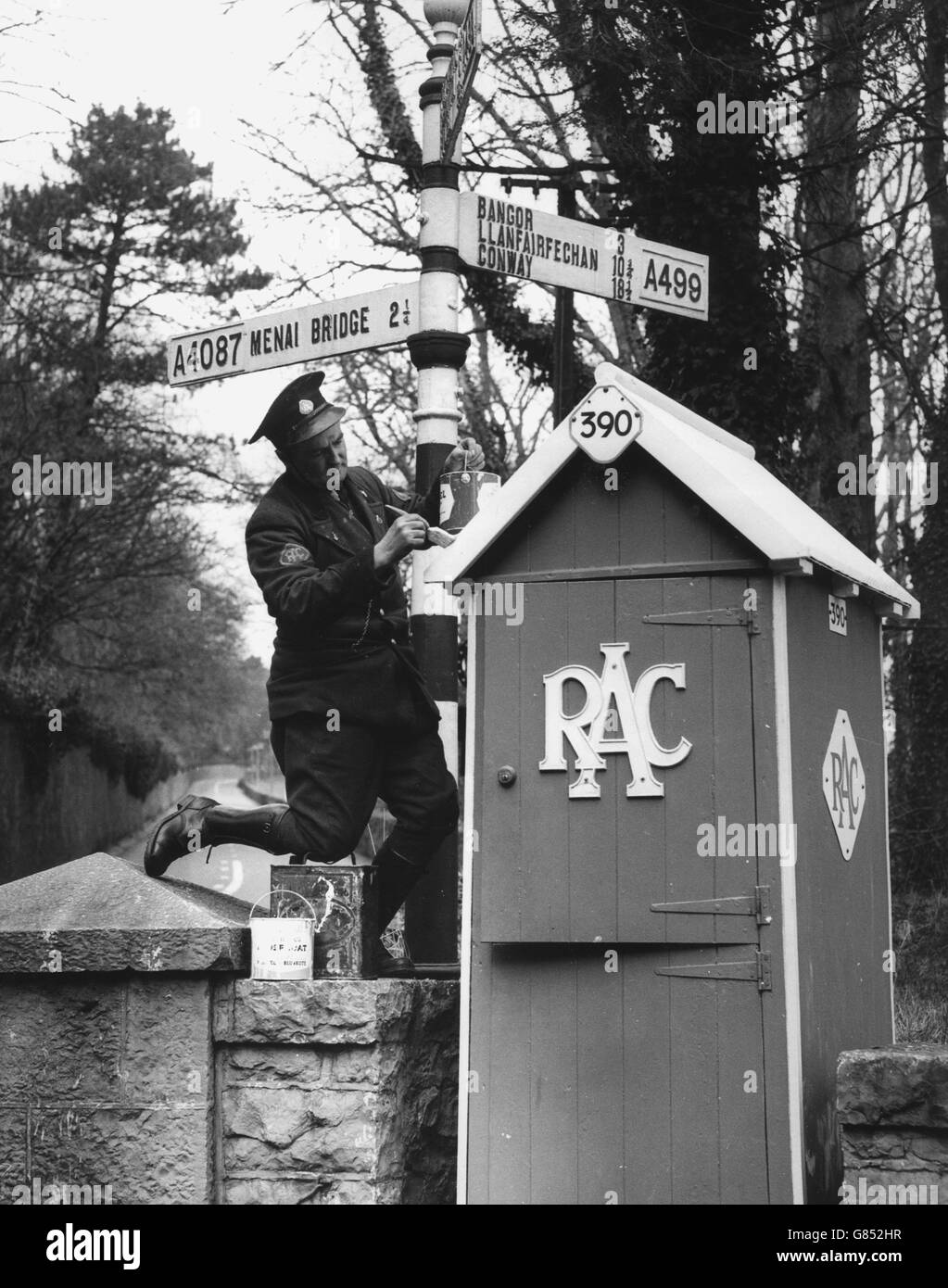 Plate contact Black and White Stock Photos & Images - Alamy