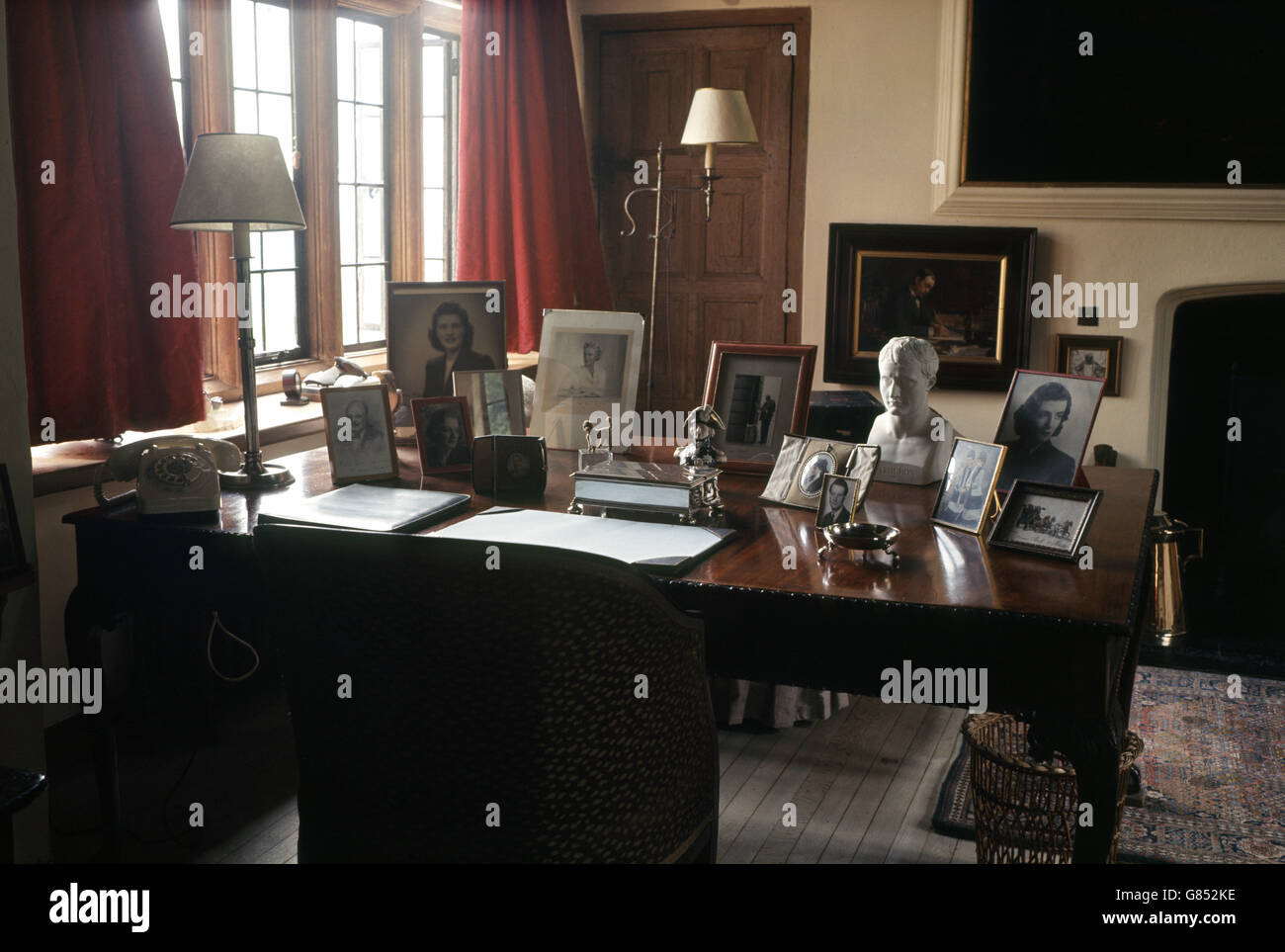 The desk in Sir Winston Churchill's study at Chartwell Manor in ...