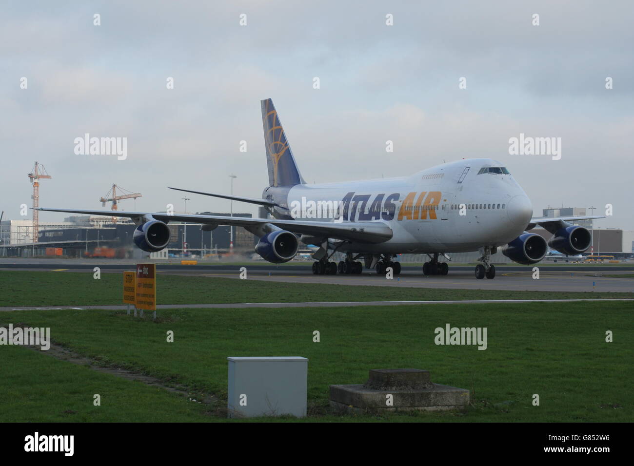 Atlas air Boeing 747-300F cargo taxiing to cargo stand Stock Photo - Alamy