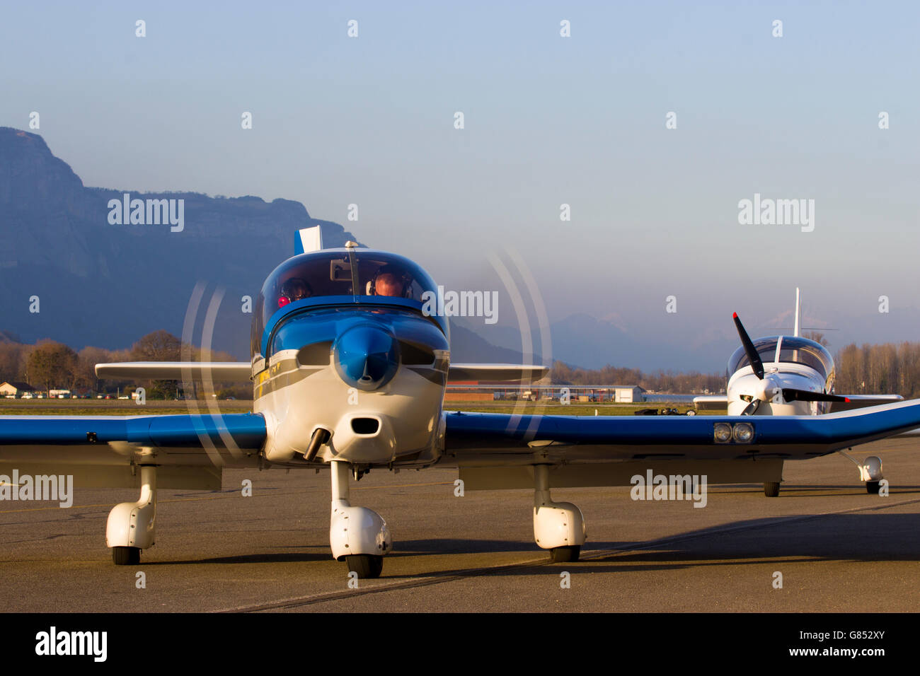 Robin aircraft hi-res stock photography and images - Alamy