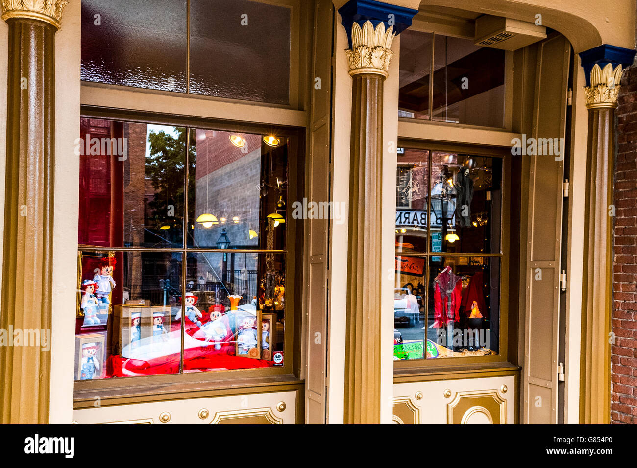 A storefront in Old Town Sacramento California Stock Photo - Alamy