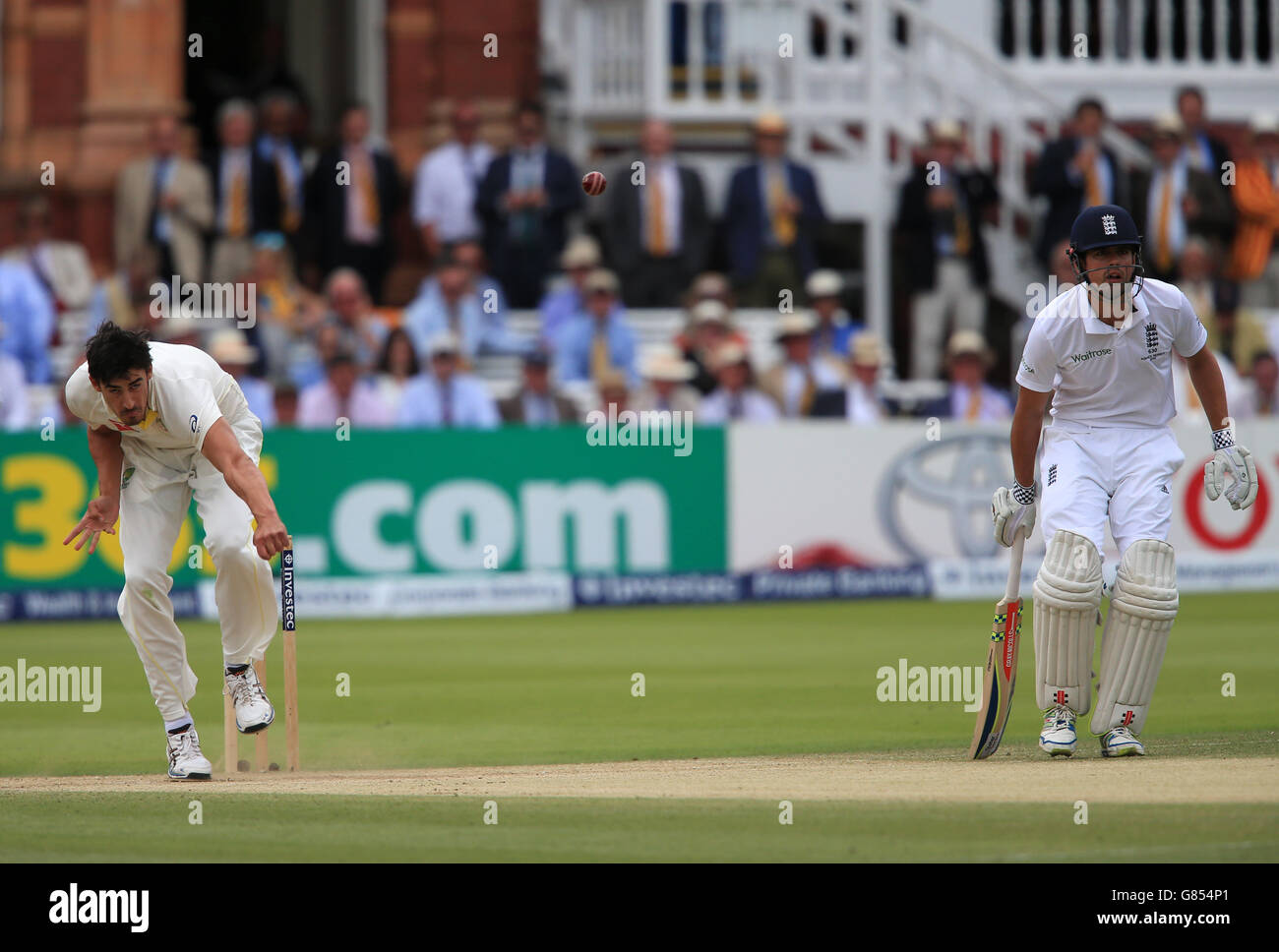 Australia bowler mitchell starc hi-res stock photography and images - Alamy