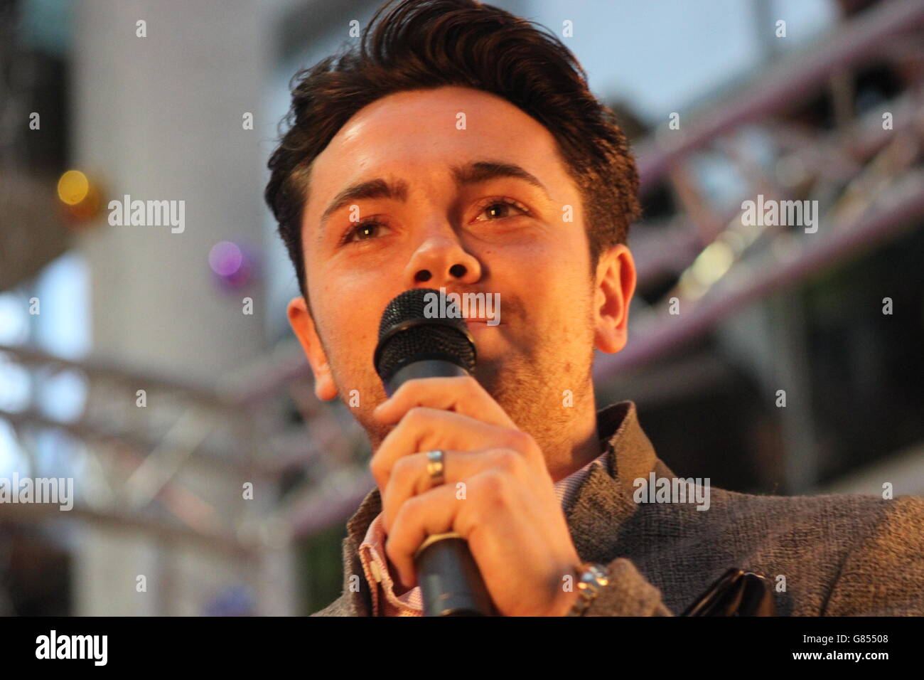 Ray Quinn sings a few tracks from his latest swing album, 2015 - The ex ...