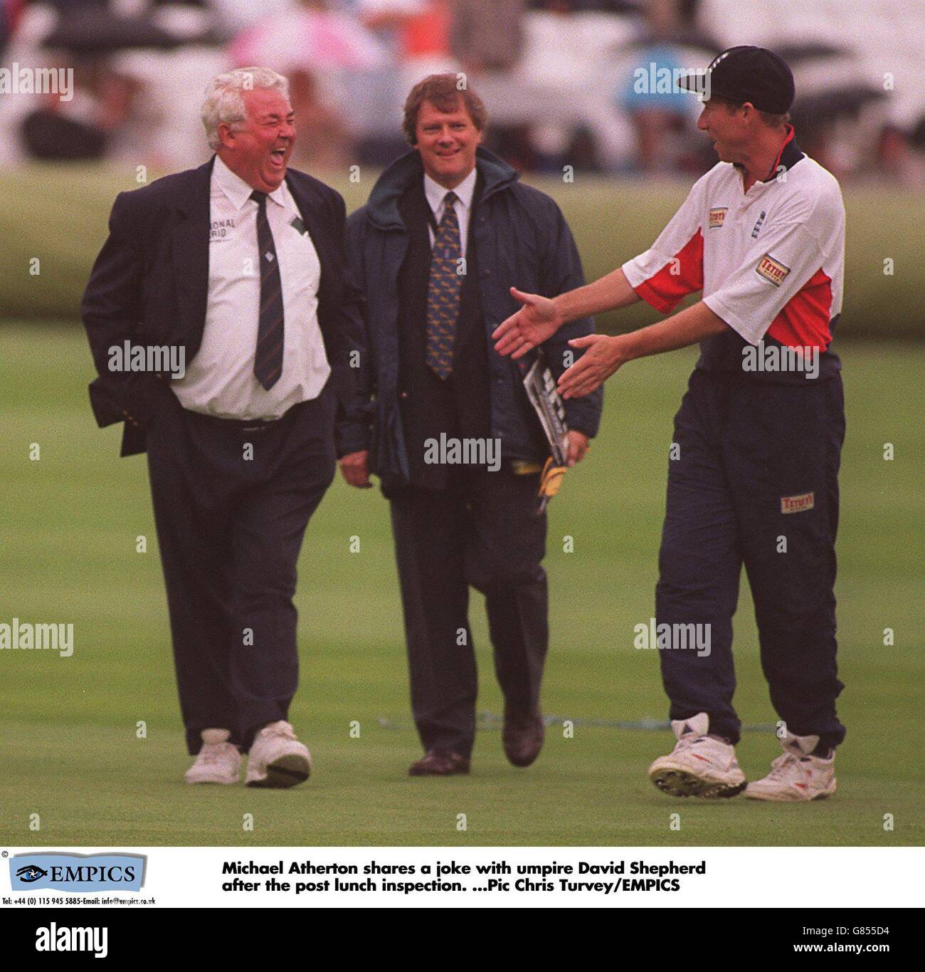 David shepherd cricket umpire hi-res stock photography and images - Alamy