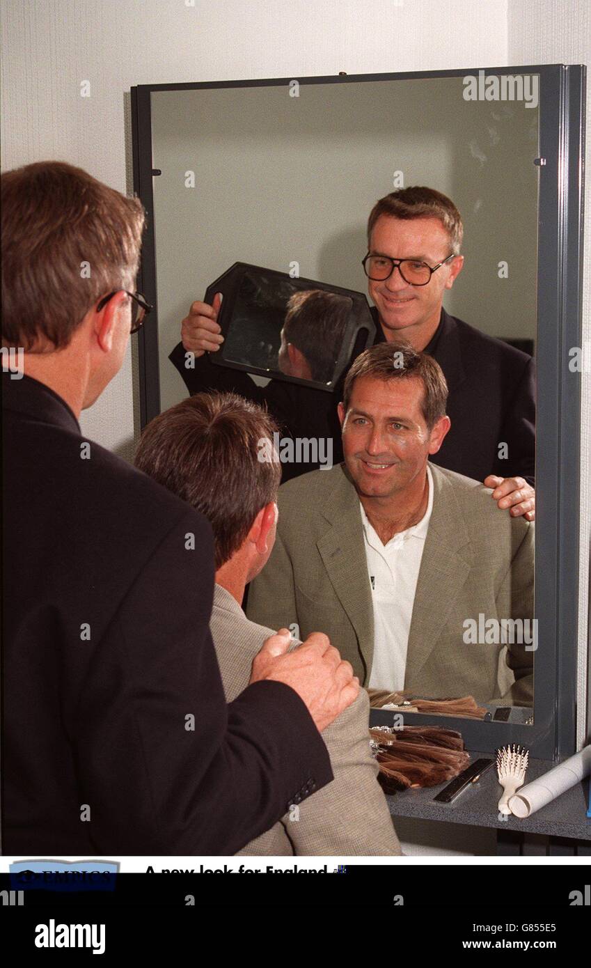 Cricket .... Graham Gooch with New Hair Stock Photo - Alamy