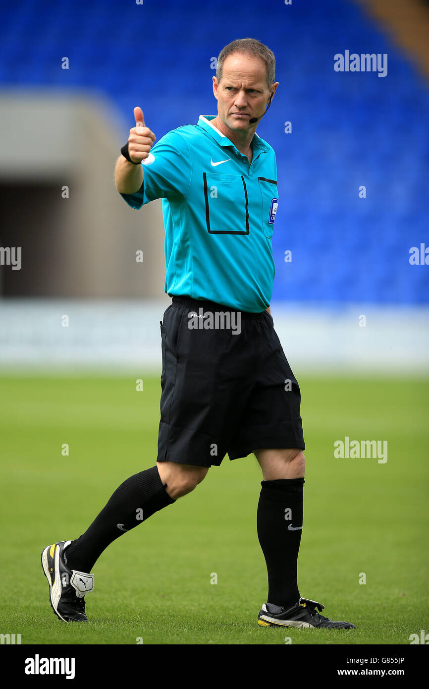 Referee rob lewis hi-res stock photography and images - Alamy