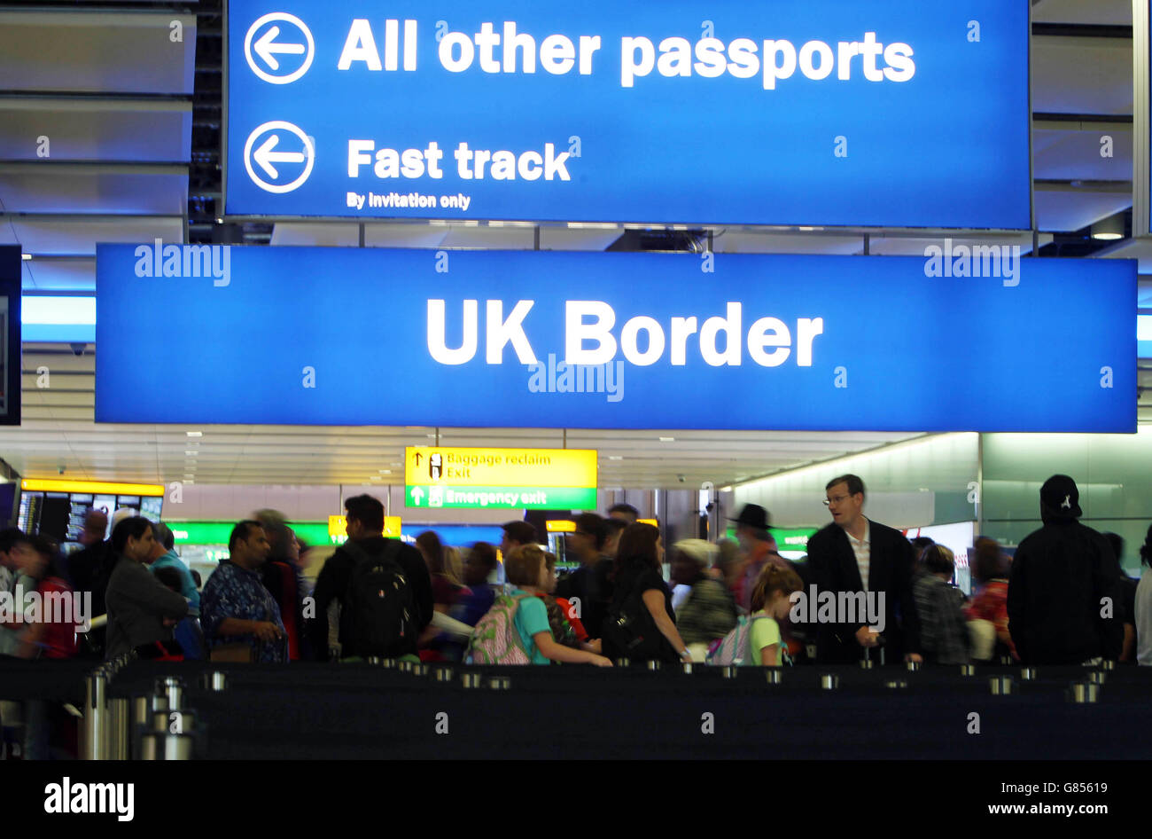 UK Border stock. General view of passengers going through UK Border at ...